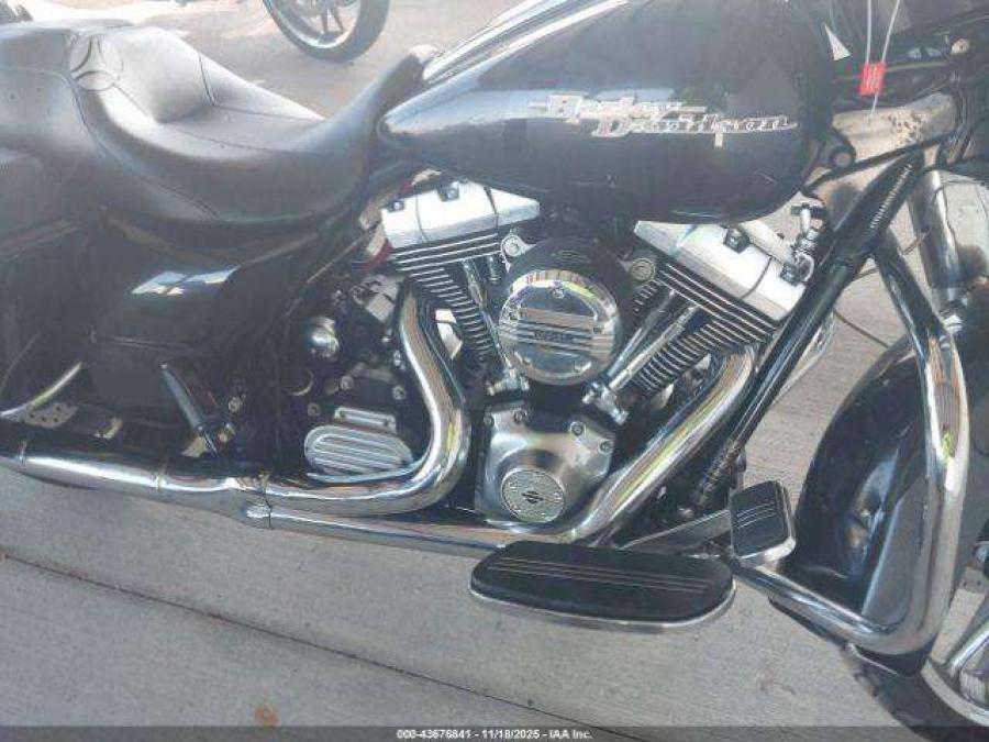 Melns Harley-Davidson Street Glide FLHX 2013 Klaipėda, ar dzinēja tilpumu 1.69 L un nobraukumu 22 tūkst. km par 4000 €, foto 8 vietnē AUTOMOTO.COM.LV