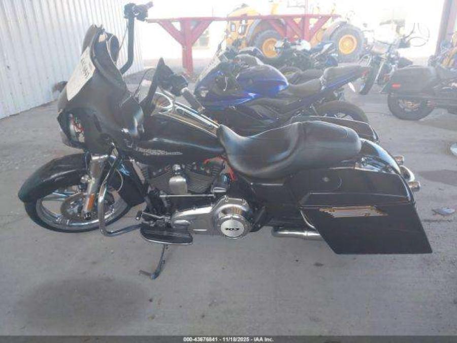 Melns Harley-Davidson Street Glide FLHX 2013 Klaipėda, ar dzinēja tilpumu 1.69 L un nobraukumu 22 tūkst. km par 4000 €, foto 13 vietnē AUTOMOTO.COM.LV