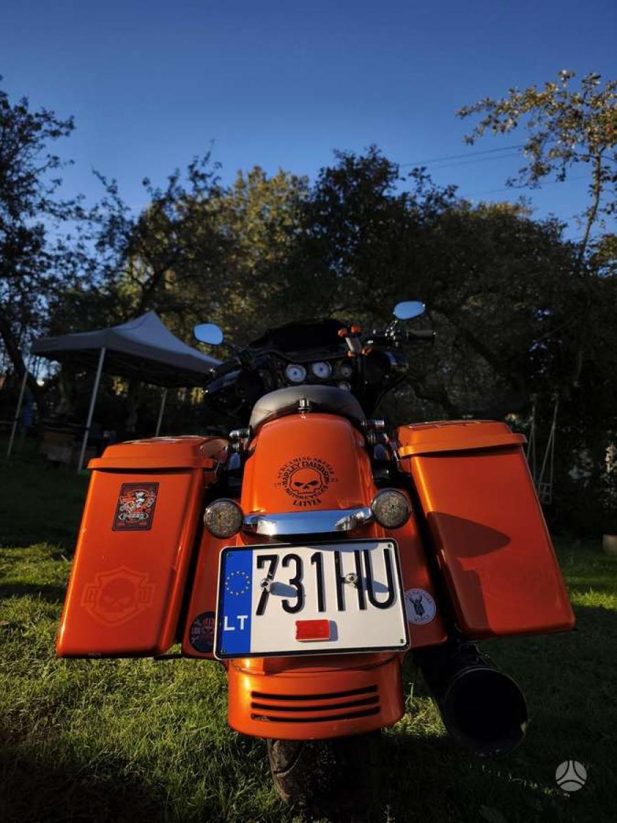 Black Harley-Davidson Street Glide FLHX 2013 in Riga, with an engine capacity of 1.69 L and mileage of 84 thousand km for 13500 €, photo 7 on AUTOMOTO.COM.LV