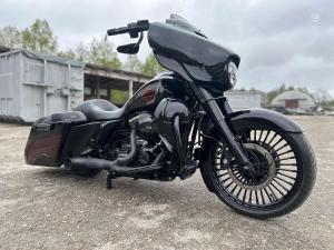 Black Harley-Davidson Street Glide FLHX 2014 in Riga, with an engine capacity of 1.70 L and mileage of 48 thousand km for 12900 €, photo 4 on AUTOMOTO.COM.LV