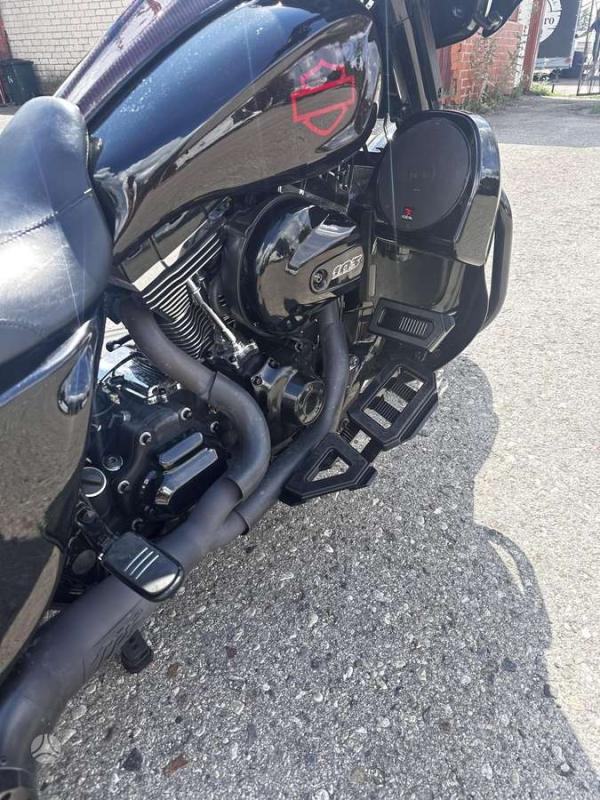 Black Harley-Davidson Street Glide FLHX 2014 in Riga, with an engine capacity of 1.70 L and mileage of 48 thousand km for 12900 €, photo 5 on AUTOMOTO.COM.LV