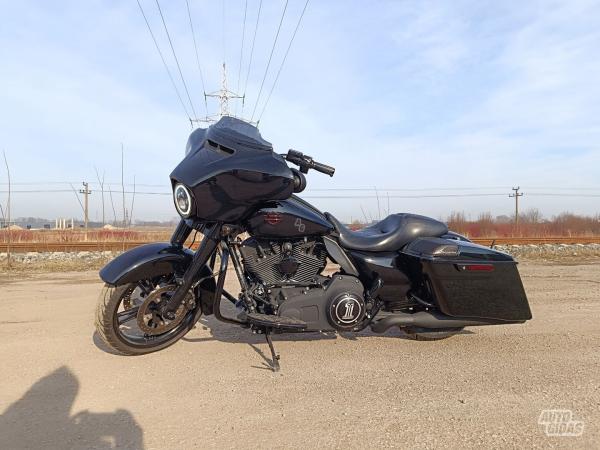 Harley-Davidson Street Glide FLHX 2014 in Klaipeda on AUTOMOTO.COM.LV Black Harley-Davidson Street Glide FLHX 2014 in Klaipeda, with an engine capacity of 1.69 L and mileage of 64 thousand km for 12000 €, photo 1 on AUTOMOTO.COM.LV