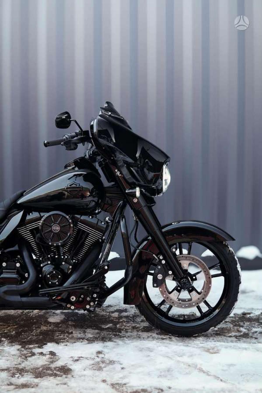 Черный Харли-Девидсон Street Glide FLHX 2015 в Каунас, объемом двигателя 1.69 л и пробегом 137 тыс. км за 11300 €, фото 1 на AUTOMOTO.COM.LV