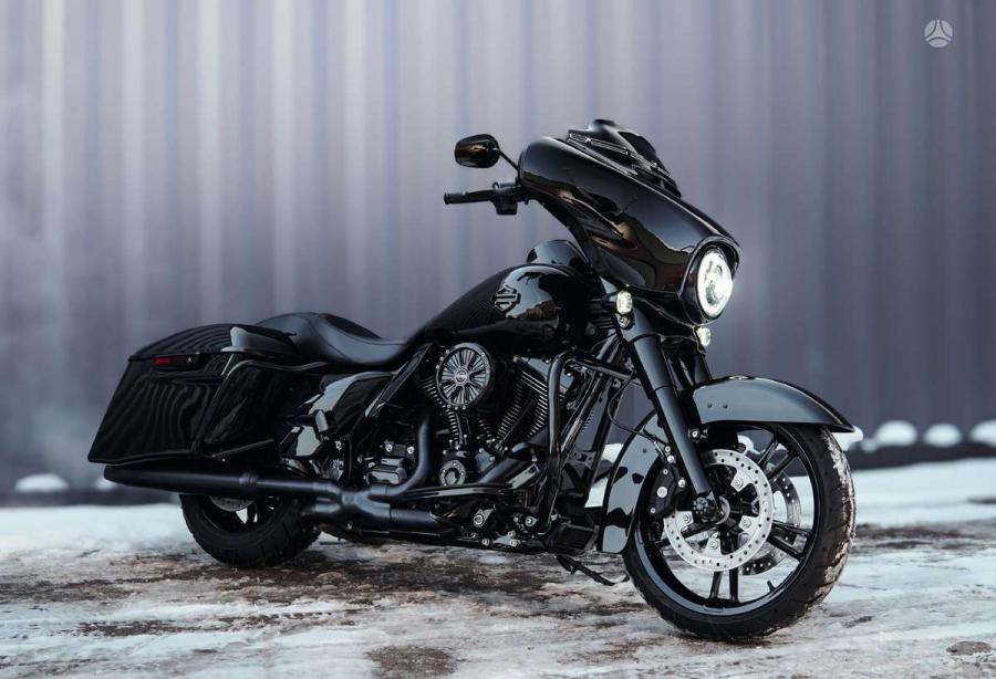 Черный Харли-Девидсон Street Glide FLHX 2015 в Каунас, объемом двигателя 1.69 л и пробегом 137 тыс. км за 11300 €, фото 3 на AUTOMOTO.COM.LV