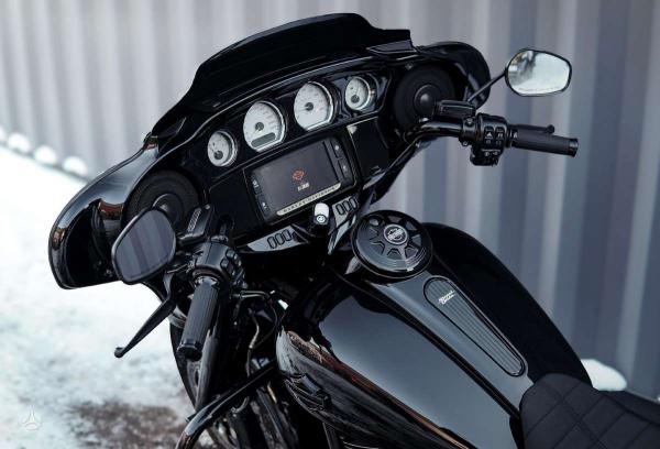 Черный Харли-Девидсон Street Glide FLHX 2015 в Каунас, объемом двигателя 1.69 л и пробегом 137 тыс. км за 11300 €, фото 4 на AUTOMOTO.COM.LV
