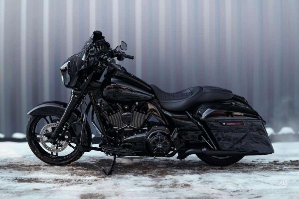 Черный Харли-Девидсон Street Glide FLHX 2015 в Каунас, объемом двигателя 1.69 л и пробегом 137 тыс. км за 11300 €, фото 5 на AUTOMOTO.COM.LV