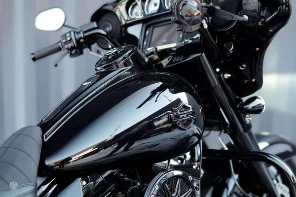 Черный Харли-Девидсон Street Glide FLHX 2015 в Каунас, объемом двигателя 1.69 л и пробегом 137 тыс. км за 11300 €, фото 10 на AUTOMOTO.COM.LV