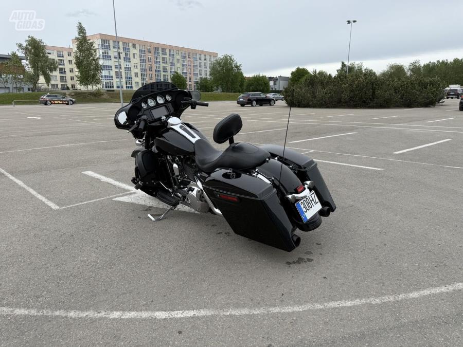 Black Harley-Davidson Street Glide FLHX 2015 in Siauliai, with an engine capacity of 1.69 L and mileage of 35 thousand km for 9550 €, photo 8 on AUTOMOTO.COM.LV
