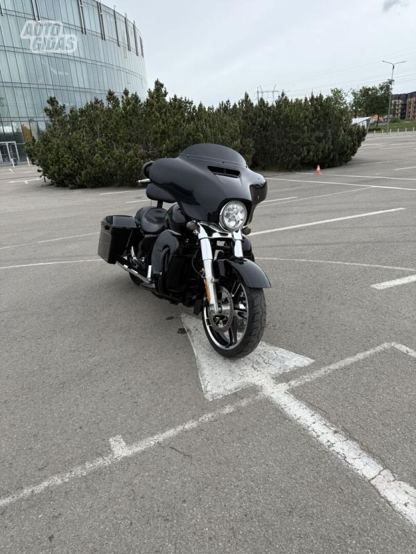 Black Harley-Davidson Street Glide FLHX 2015 in Siauliai, with an engine capacity of 1.69 L and mileage of 35 thousand km for 9550 €, photo 10 on AUTOMOTO.COM.LV
