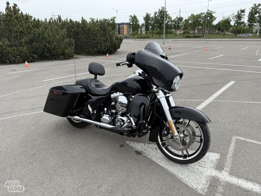 Black Harley-Davidson Street Glide FLHX 2015 in Siauliai, with an engine capacity of 1.69 L and mileage of 35 thousand km for 9550 €, photo 13 on AUTOMOTO.COM.LV