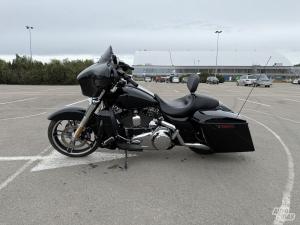Black Harley-Davidson Street Glide FLHX 2015 in Siauliai, with an engine capacity of 1.69 L and mileage of 35 thousand km for 9550 €, photo 16 on AUTOMOTO.COM.LV