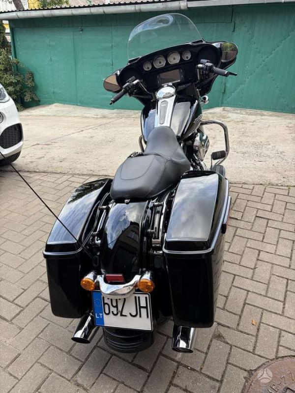 Melns Harley-Davidson Street Glide FLHX 2015 Viļņa, ar dzinēja tilpumu 1.69 L un nobraukumu 36 tūkst. km par 10450 €, foto 4 vietnē AUTOMOTO.COM.LV