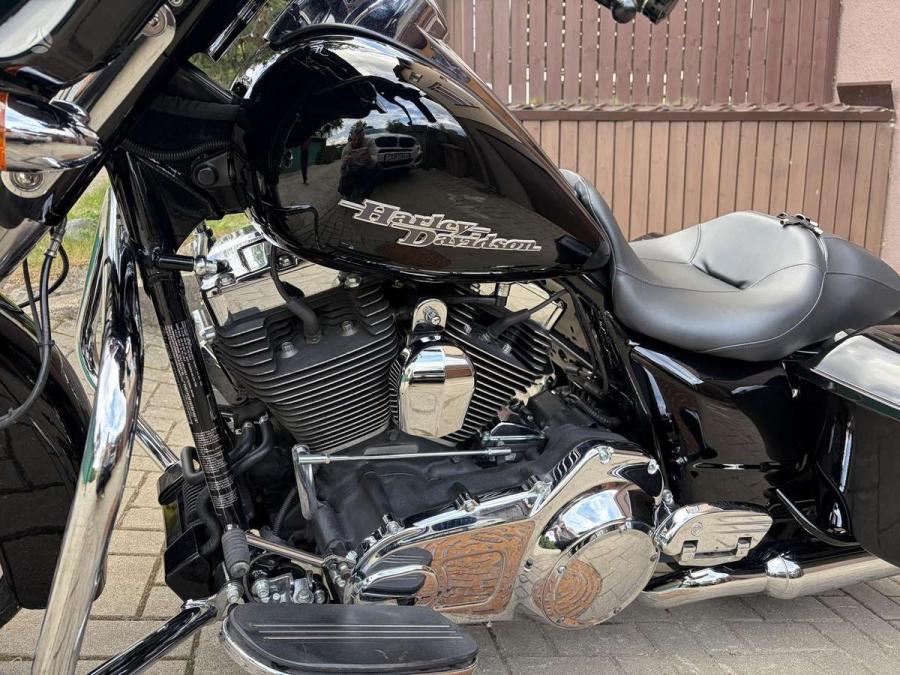 Black Harley-Davidson Street Glide FLHX 2015 in Vilnius, with an engine capacity of 1.69 L and mileage of 36 thousand km for 10450 €, photo 8 on AUTOMOTO.COM.LV
