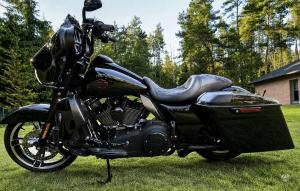 Black Harley-Davidson Street Glide FLHX 2015 in Jonava, with an engine capacity of 1.70 L and mileage of 40 thousand km for 12300 €, photo 7 on AUTOMOTO.COM.LV