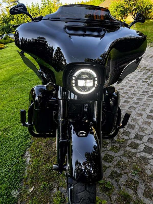 Black Harley-Davidson Street Glide FLHX 2015 in Jonava, with an engine capacity of 1.70 L and mileage of 40 thousand km for 12300 €, photo 10 on AUTOMOTO.COM.LV