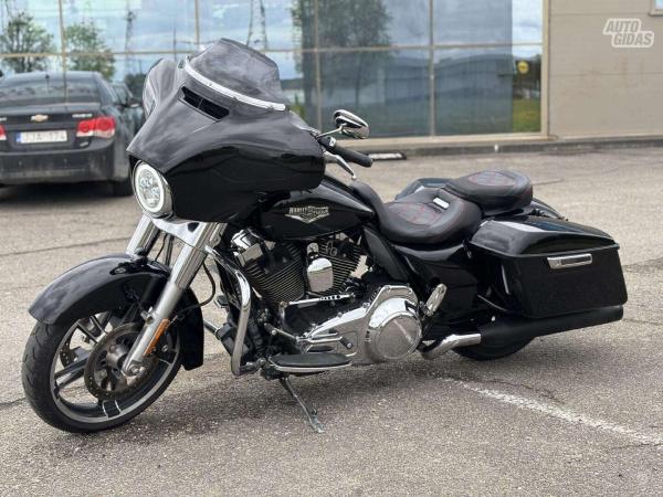 Melns Harley-Davidson Street Glide FLHX 2016 Plungė, ar dzinēja tilpumu 0.00 L un nobraukumu 46 tūkst. km par 10500 €, foto 4 vietnē AUTOMOTO.COM.LV