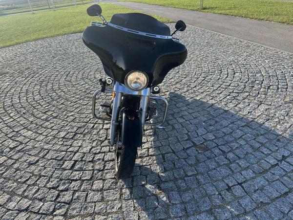 Black Harley-Davidson Street Glide FLHX 2016 in Siauliai, with an engine capacity of 1.75 L and mileage of 28 thousand km for 11600 €, photo 4 on AUTOMOTO.COM.LV