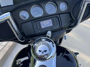 Black Harley-Davidson Street Glide FLHX 2016 in Siauliai, with an engine capacity of 1.75 L and mileage of 28 thousand km for 11600 €, photo 12 on AUTOMOTO.COM.LV