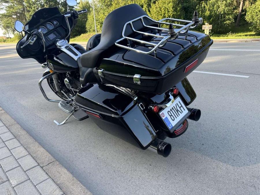 Black Harley-Davidson Street Glide FLHX 2016 in Siauliai, with an engine capacity of 1.75 L and mileage of 28 thousand km for 11600 €, photo 13 on AUTOMOTO.COM.LV