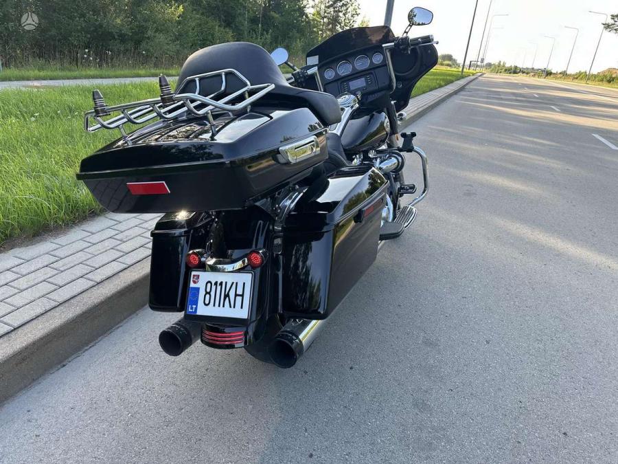 Black Harley-Davidson Street Glide FLHX 2016 in Siauliai, with an engine capacity of 1.75 L and mileage of 28 thousand km for 11600 €, photo 14 on AUTOMOTO.COM.LV