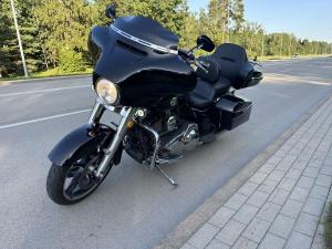 Black Harley-Davidson Street Glide FLHX 2016 in Siauliai, with an engine capacity of 1.75 L and mileage of 28 thousand km for 11600 €, photo 18 on AUTOMOTO.COM.LV