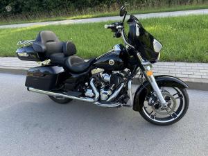 Black Harley-Davidson Street Glide FLHX 2016 in Siauliai, with an engine capacity of 1.75 L and mileage of 28 thousand km for 11600 €, photo 19 on AUTOMOTO.COM.LV