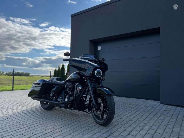 Harley-Davidson Street Glide FLHX 2016 in Siauliai on AUTOMOTO.COM.LV Black Harley-Davidson Street Glide FLHX 2016 in Siauliai, with an engine capacity of 1.69 L and mileage of 16 thousand km for 11500 €, photo 3 on AUTOMOTO.COM.LV