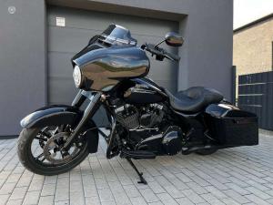 Black Harley-Davidson Street Glide FLHX 2016 in Siauliai, with an engine capacity of 1.69 L and mileage of 16 thousand km for 11500 €, photo 5 on AUTOMOTO.COM.LV