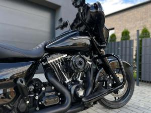 Black Harley-Davidson Street Glide FLHX 2016 in Siauliai, with an engine capacity of 1.69 L and mileage of 16 thousand km for 11500 €, photo 7 on AUTOMOTO.COM.LV