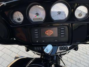 Black Harley-Davidson Street Glide FLHX 2016 in Siauliai, with an engine capacity of 1.69 L and mileage of 16 thousand km for 11500 €, photo 13 on AUTOMOTO.COM.LV