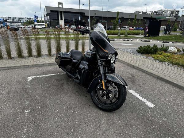 Black Harley-Davidson Street Glide FLHX 2017 in Vilnius, with an engine capacity of 1.75 L and mileage of 79 thousand km for 11900 €, photo 1 on AUTOMOTO.COM.LV