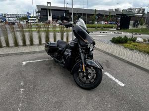 Melns Harley-Davidson Street Glide FLHX 2017 Viļņa, ar dzinēja tilpumu 1.75 L un nobraukumu 79 tūkst. km par 11900 €, foto  vietnē AUTOMOTO.COM.LV