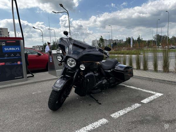 Black Harley-Davidson Street Glide FLHX 2017 in Vilnius, with an engine capacity of 1.75 L and mileage of 79 thousand km for 11900 €, photo 2 on AUTOMOTO.COM.LV