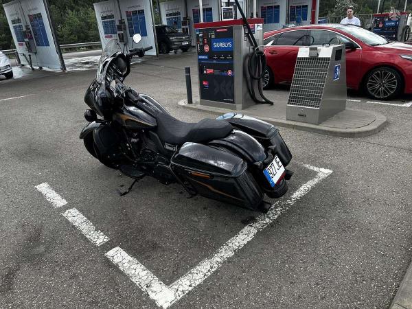 Black Harley-Davidson Street Glide FLHX 2017 in Vilnius, with an engine capacity of 1.75 L and mileage of 79 thousand km for 11900 €, photo 4 on AUTOMOTO.COM.LV