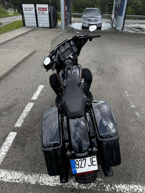 Black Harley-Davidson Street Glide FLHX 2017 in Vilnius, with an engine capacity of 1.75 L and mileage of 79 thousand km for 11900 €, photo 5 on AUTOMOTO.COM.LV