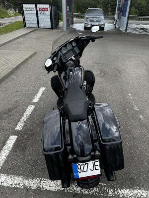 Melns Harley-Davidson Street Glide FLHX 2017 Viļņa, ar dzinēja tilpumu 1.75 L un nobraukumu 79 tūkst. km par 11900 €, foto 6 vietnē AUTOMOTO.COM.LV
