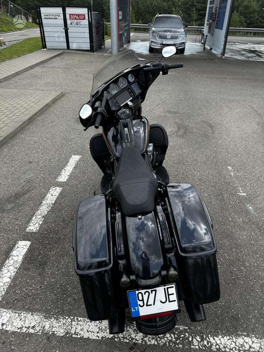 Melns Harley-Davidson Street Glide FLHX 2017 Viļņa, ar dzinēja tilpumu 1.75 L un nobraukumu 79 tūkst. km par 11900 €, foto 6 vietnē AUTOMOTO.COM.LV