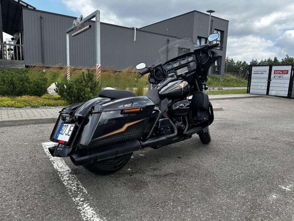 Black Harley-Davidson Street Glide FLHX 2017 in Vilnius, with an engine capacity of 1.75 L and mileage of 79 thousand km for 11900 €, photo 6 on AUTOMOTO.COM.LV