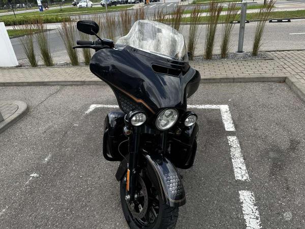 Black Harley-Davidson Street Glide FLHX 2017 in Vilnius, with an engine capacity of 1.75 L and mileage of 79 thousand km for 11900 €, photo 7 on AUTOMOTO.COM.LV