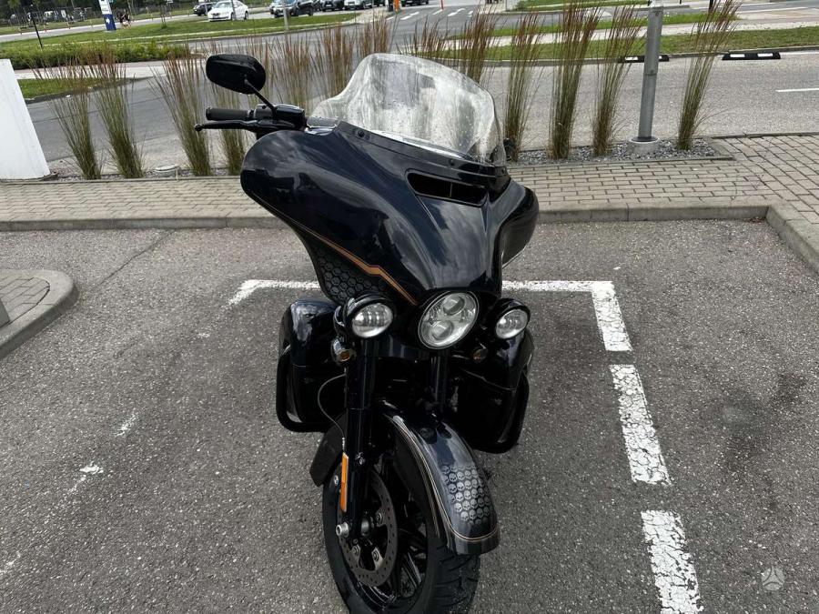 Melns Harley-Davidson Street Glide FLHX 2017 Viļņa, ar dzinēja tilpumu 1.75 L un nobraukumu 79 tūkst. km par 11900 €, foto 8 vietnē AUTOMOTO.COM.LV