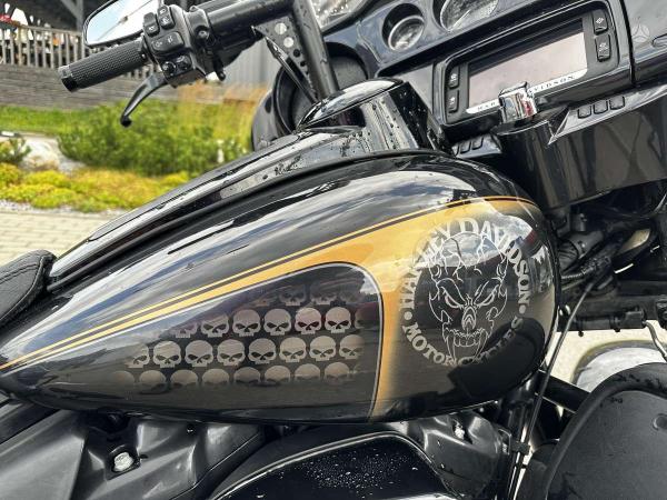 Black Harley-Davidson Street Glide FLHX 2017 in Vilnius, with an engine capacity of 1.75 L and mileage of 79 thousand km for 11900 €, photo 8 on AUTOMOTO.COM.LV