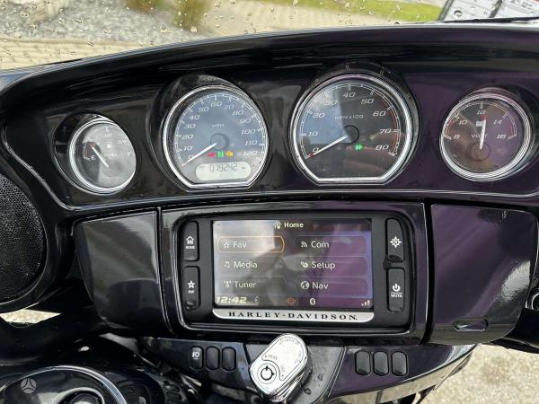 Black Harley-Davidson Street Glide FLHX 2017 in Vilnius, with an engine capacity of 1.75 L and mileage of 79 thousand km for 11900 €, photo 9 on AUTOMOTO.COM.LV