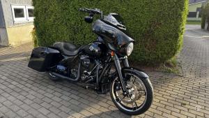Black Harley-Davidson Street Glide FLHX 2017 in Vilnius, with an engine capacity of 1.75 L and mileage of 57 thousand km for 14000 €, photo  on AUTOMOTO.COM.LV