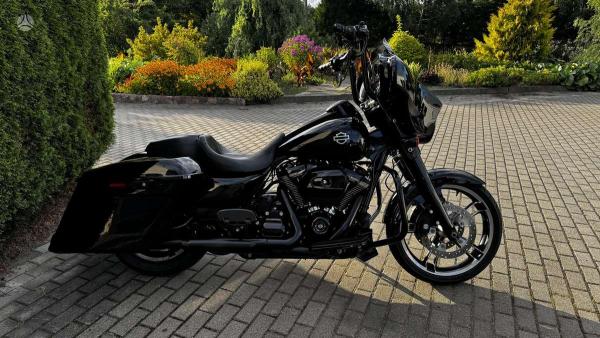 Melns Harley-Davidson Street Glide FLHX 2017 Viļņa, ar dzinēja tilpumu 1.75 L un nobraukumu 57 tūkst. km par 14000 €, foto 2 vietnē AUTOMOTO.COM.LV