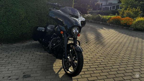 Melns Harley-Davidson Street Glide FLHX 2017 Viļņa, ar dzinēja tilpumu 1.75 L un nobraukumu 57 tūkst. km par 14000 €, foto 3 vietnē AUTOMOTO.COM.LV