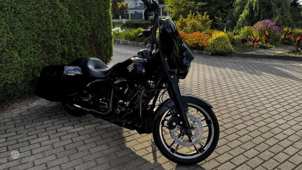 Melns Harley-Davidson Street Glide FLHX 2017 Viļņa, ar dzinēja tilpumu 1.75 L un nobraukumu 57 tūkst. km par 14000 €, foto 4 vietnē AUTOMOTO.COM.LV
