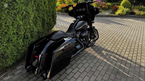 Melns Harley-Davidson Street Glide FLHX 2017 Viļņa, ar dzinēja tilpumu 1.75 L un nobraukumu 57 tūkst. km par 14000 €, foto 5 vietnē AUTOMOTO.COM.LV
