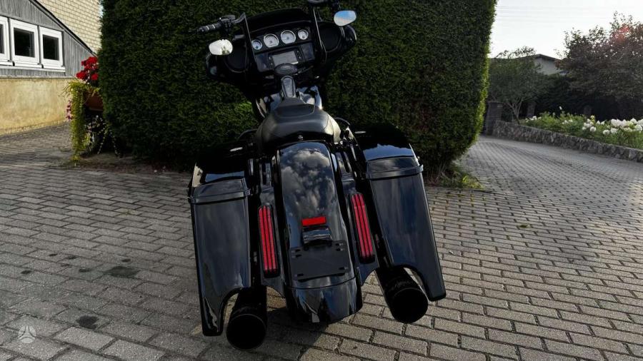 Black Harley-Davidson Street Glide FLHX 2017 in Vilnius, with an engine capacity of 1.75 L and mileage of 57 thousand km for 14000 €, photo 8 on AUTOMOTO.COM.LV