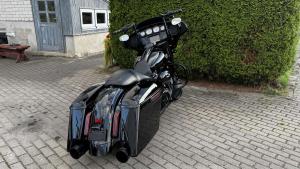 Black Harley-Davidson Street Glide FLHX 2017 in Vilnius, with an engine capacity of 1.75 L and mileage of 57 thousand km for 14000 €, photo 9 on AUTOMOTO.COM.LV