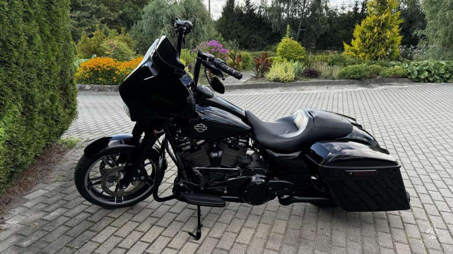 Black Harley-Davidson Street Glide FLHX 2017 in Vilnius, with an engine capacity of 1.75 L and mileage of 57 thousand km for 14000 €, photo 10 on AUTOMOTO.COM.LV